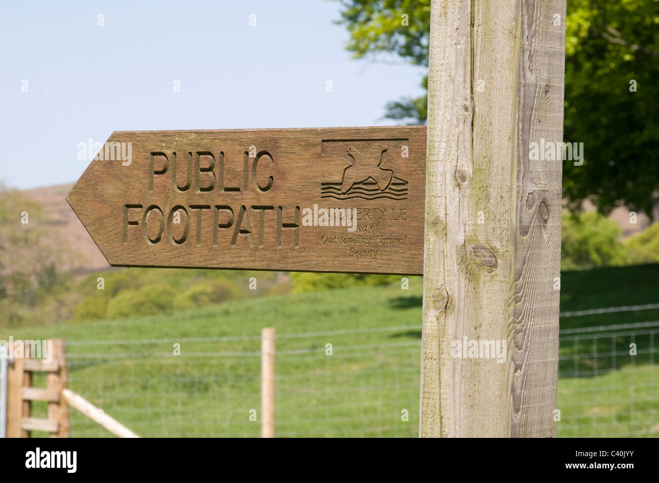 Public foot path sign hi-res stock photography and images - Alamy