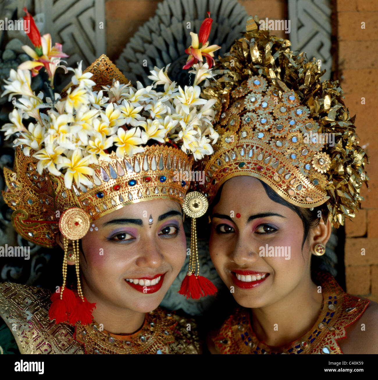 Gold balinese headdress hi-res stock photography and images - Alamy