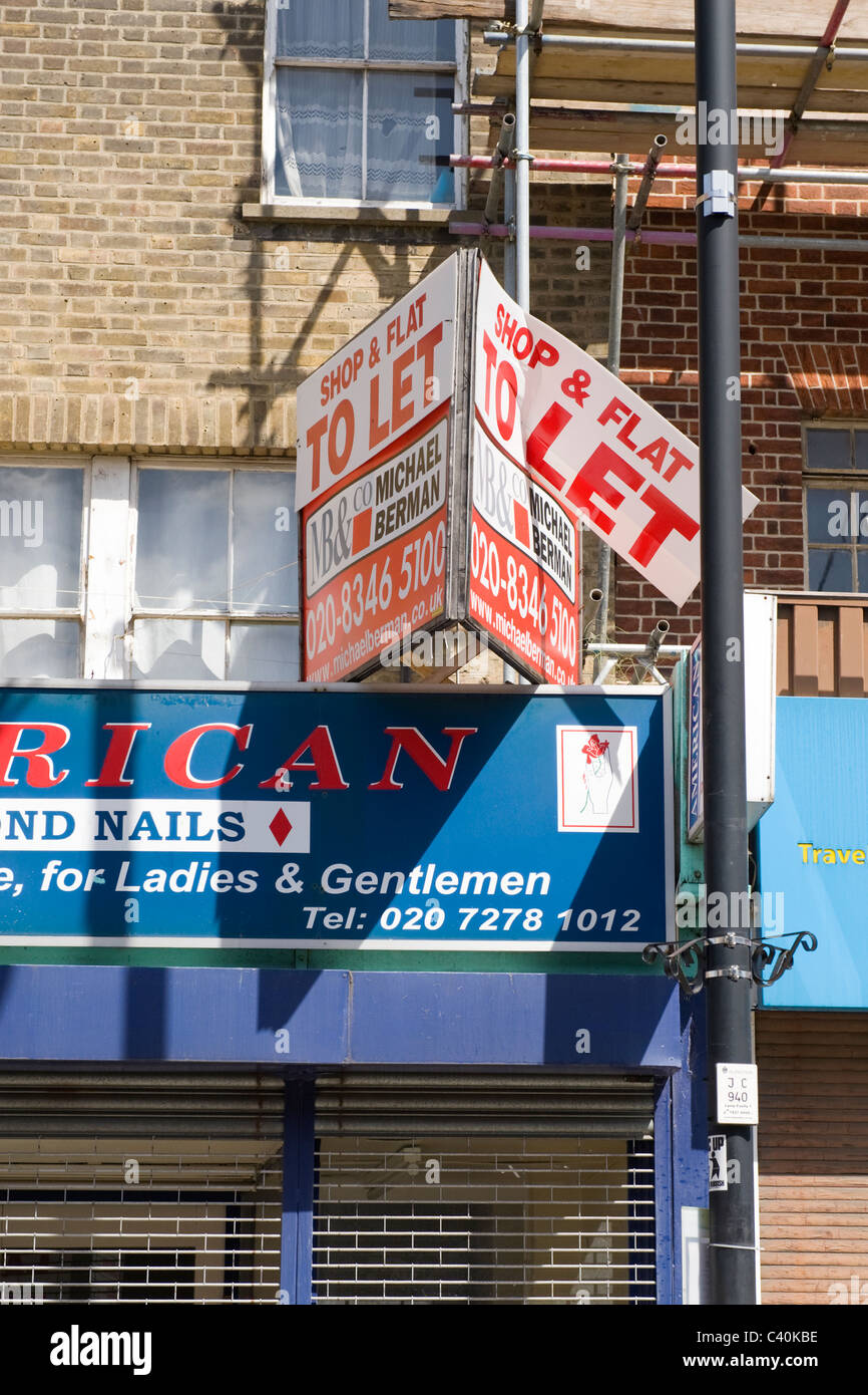 Nail bar shop sign hi-res stock photography and images - Alamy