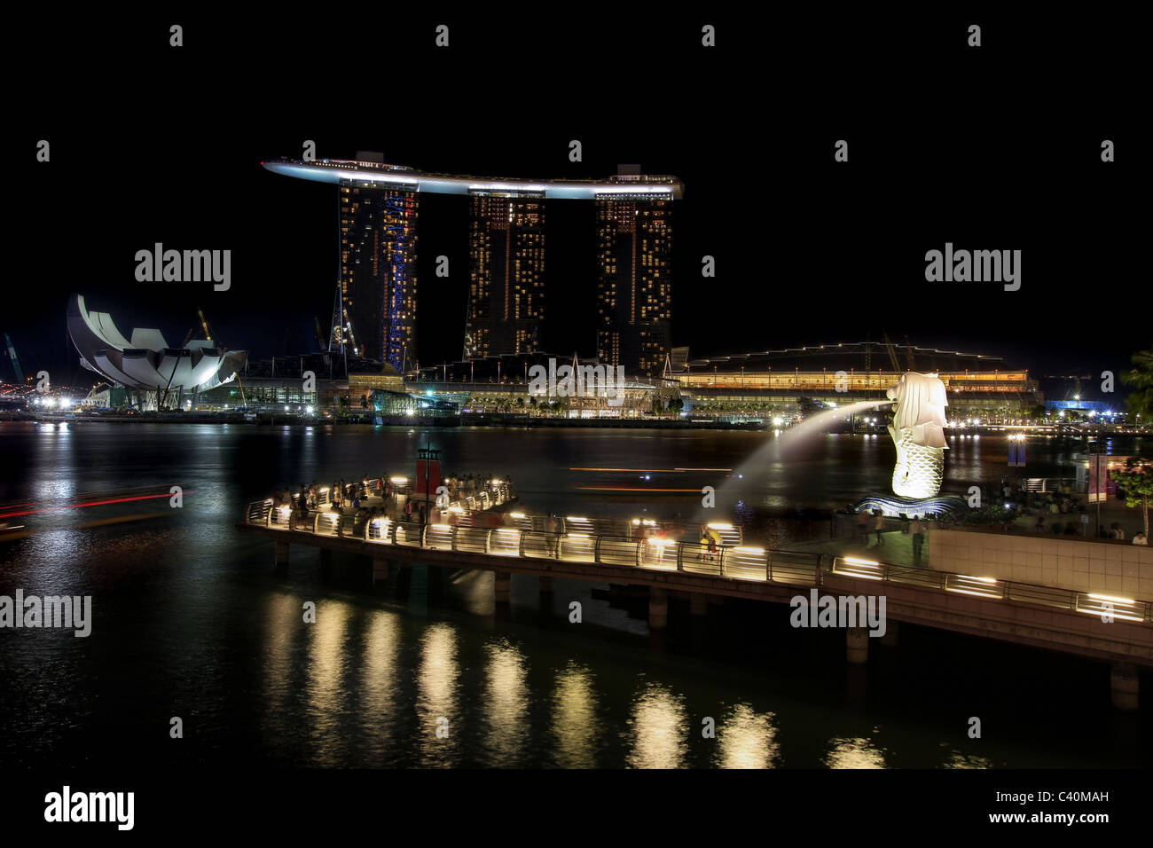 Merlion Park by Singapore River at Night Stock Photo - Alamy