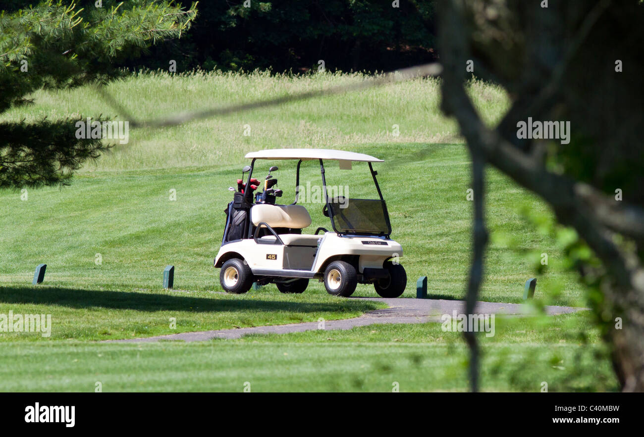 Golf course cart path hi-res stock photography and images - Alamy