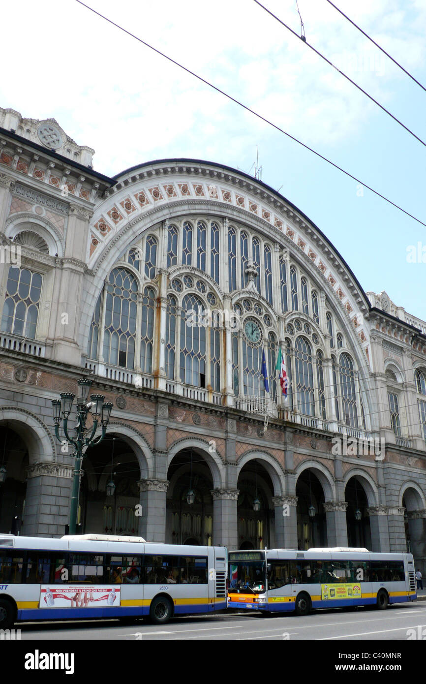 Porta Nuova railway station, Turin, Italy Stock Photo - Alamy