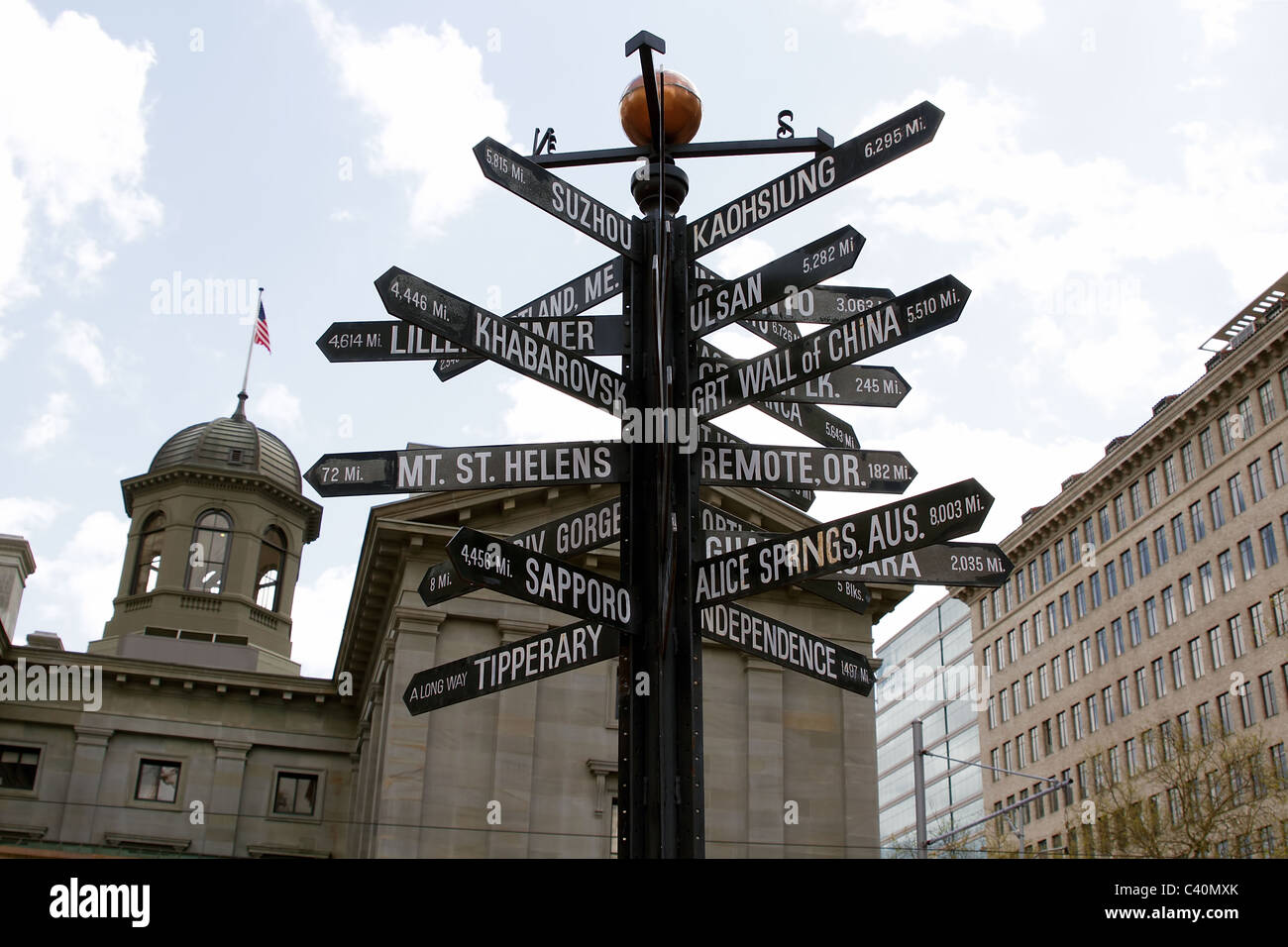 World Landmarks Directional Signpost in Pioneer Courthouse Square Stock ...