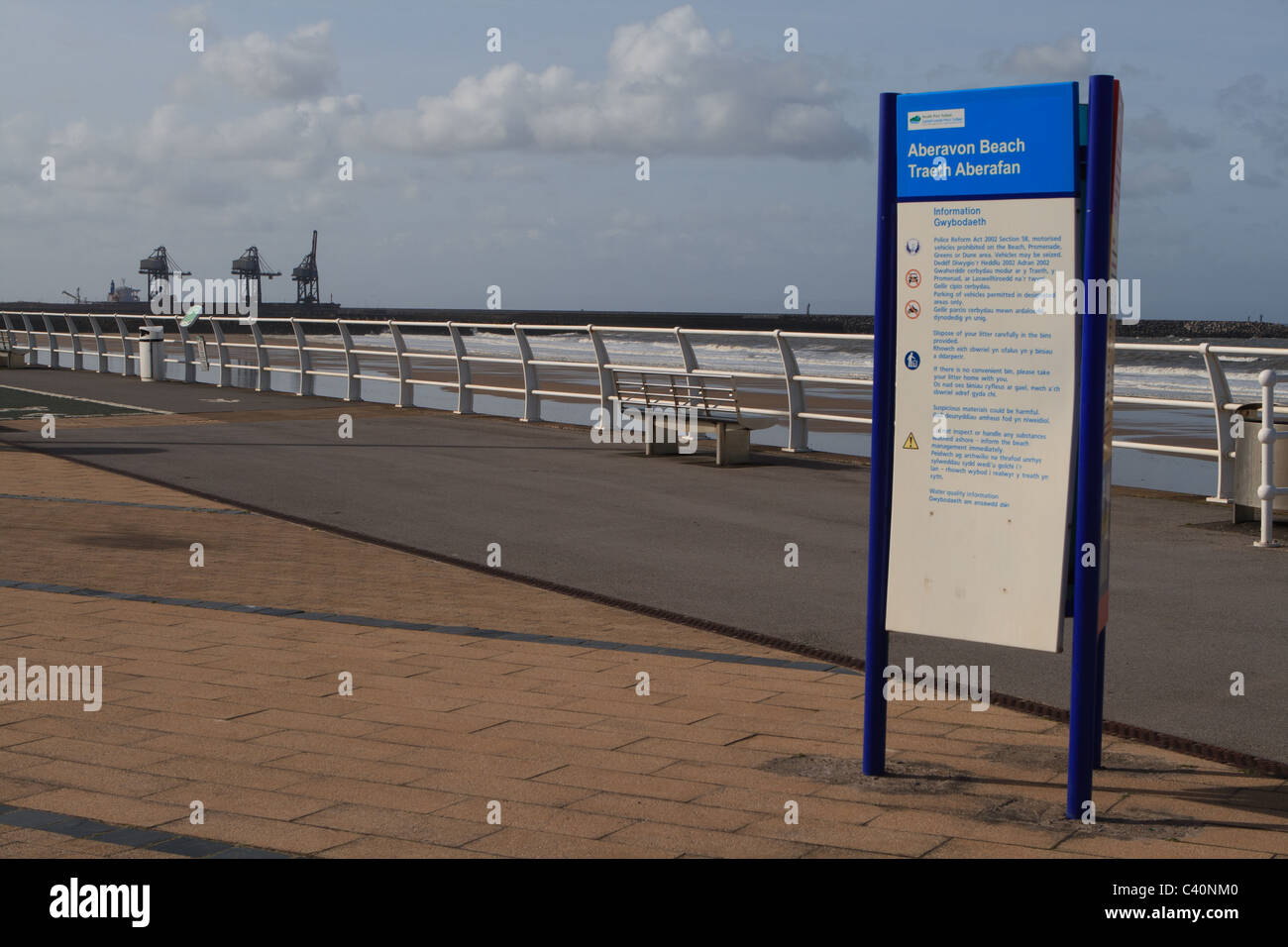 Seafront port hi-res stock photography and images - Alamy