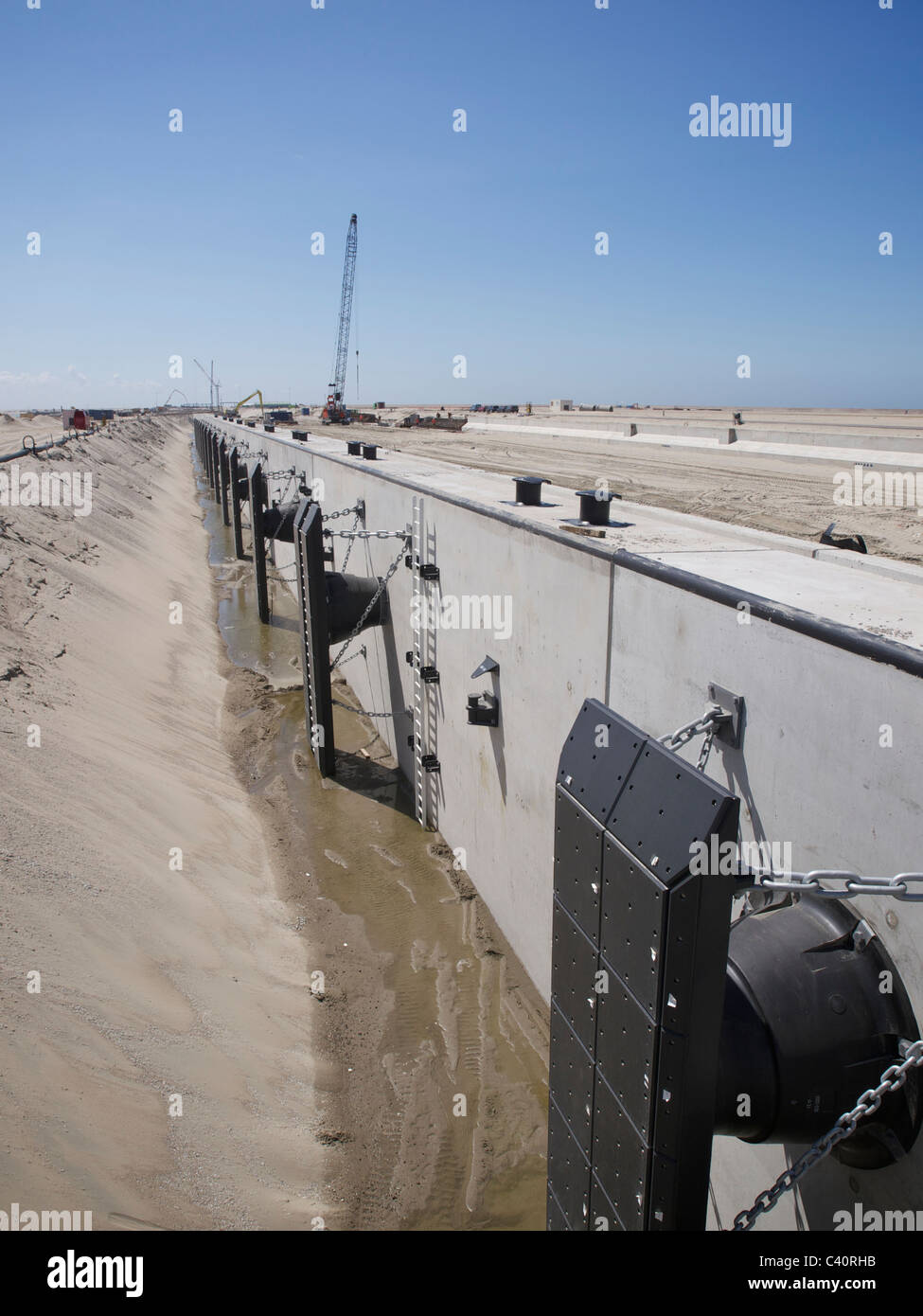 Newly built quay of the deep sea port expansion at Maasvlakte 2 in ...