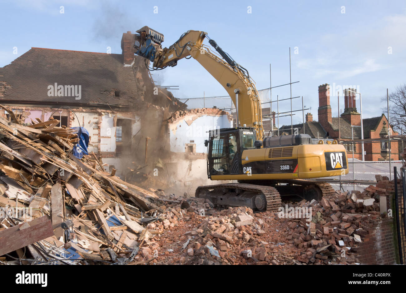 Demolishing buildings hi-res stock photography and images - Alamy
