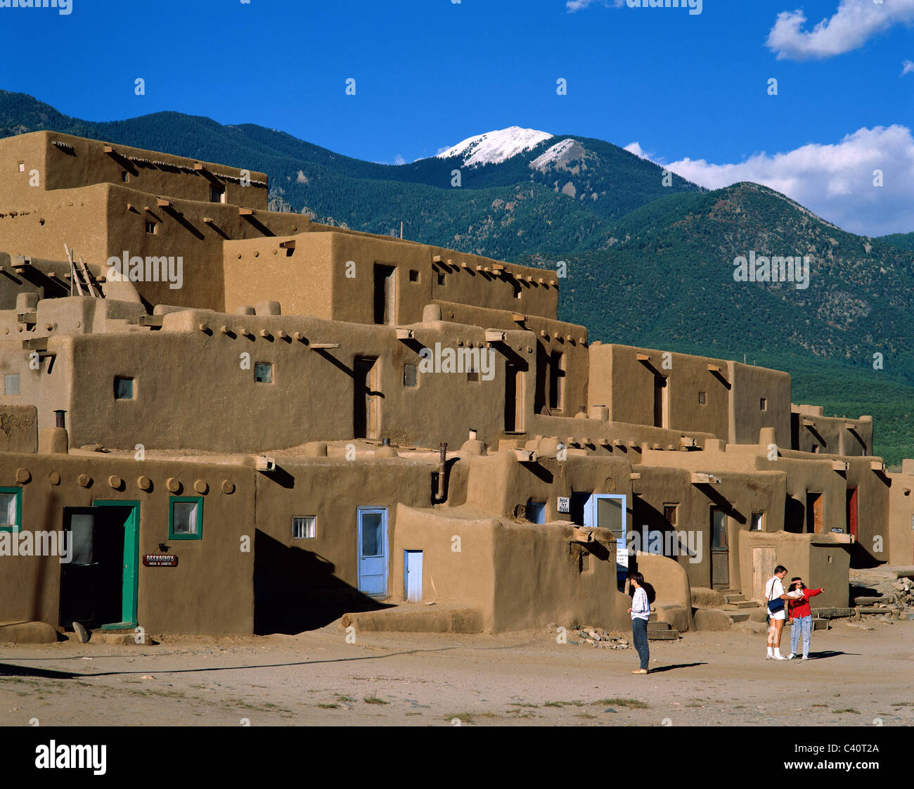 Traditional native american housing hi-res stock photography and images ...