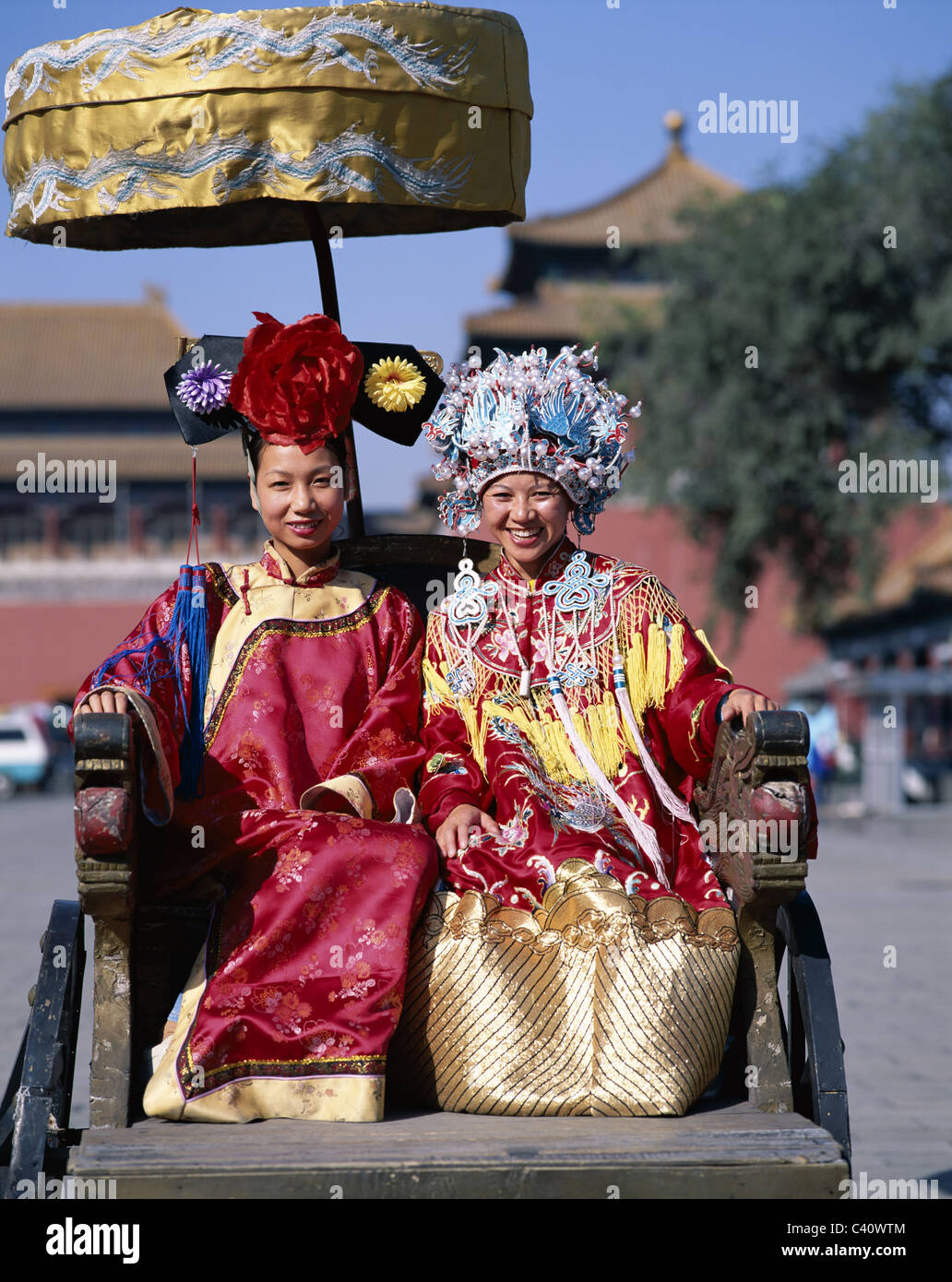 Ming dynasty costume hi-res stock photography and images - Alamy