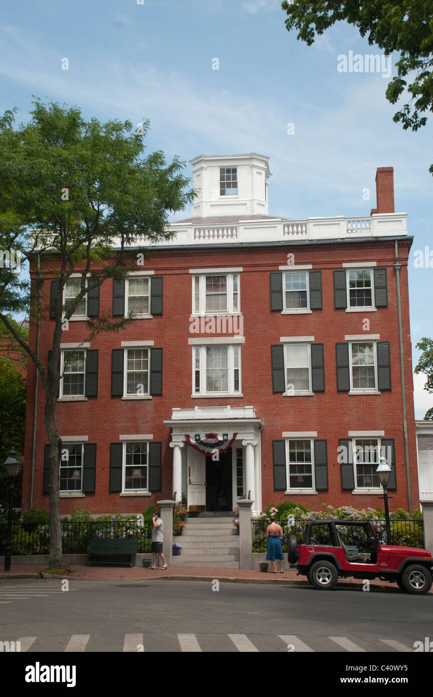 On a brick street hi-res stock photography and images - Alamy