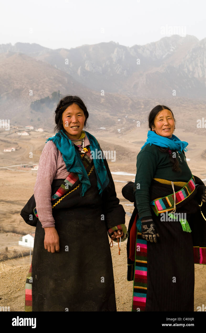 Tibetan women hi-res stock photography and images - Alamy
