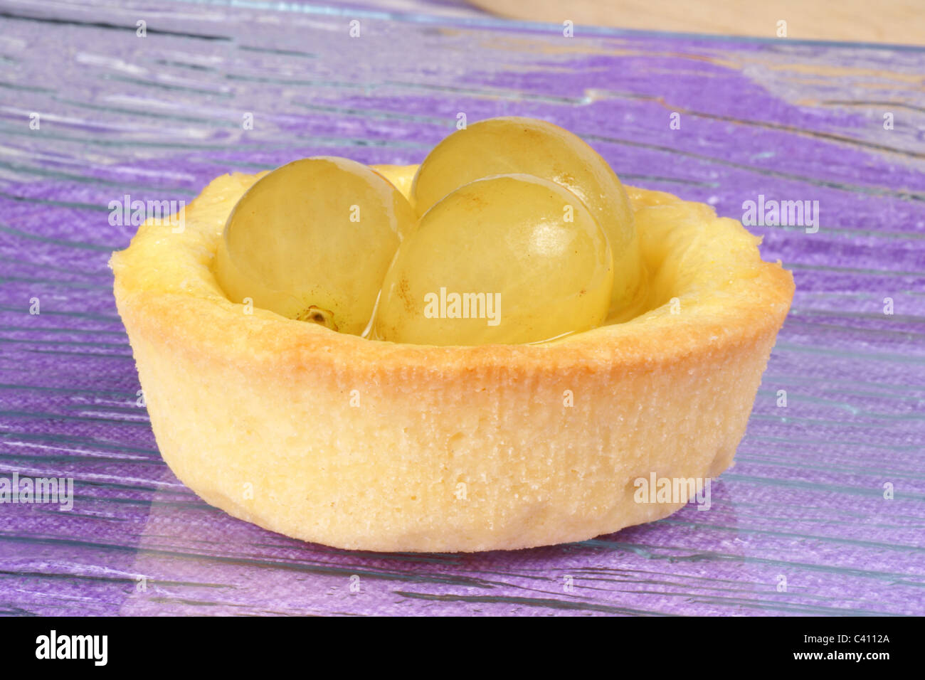 Mini grapes fruit tart hi-res stock photography and images - Alamy