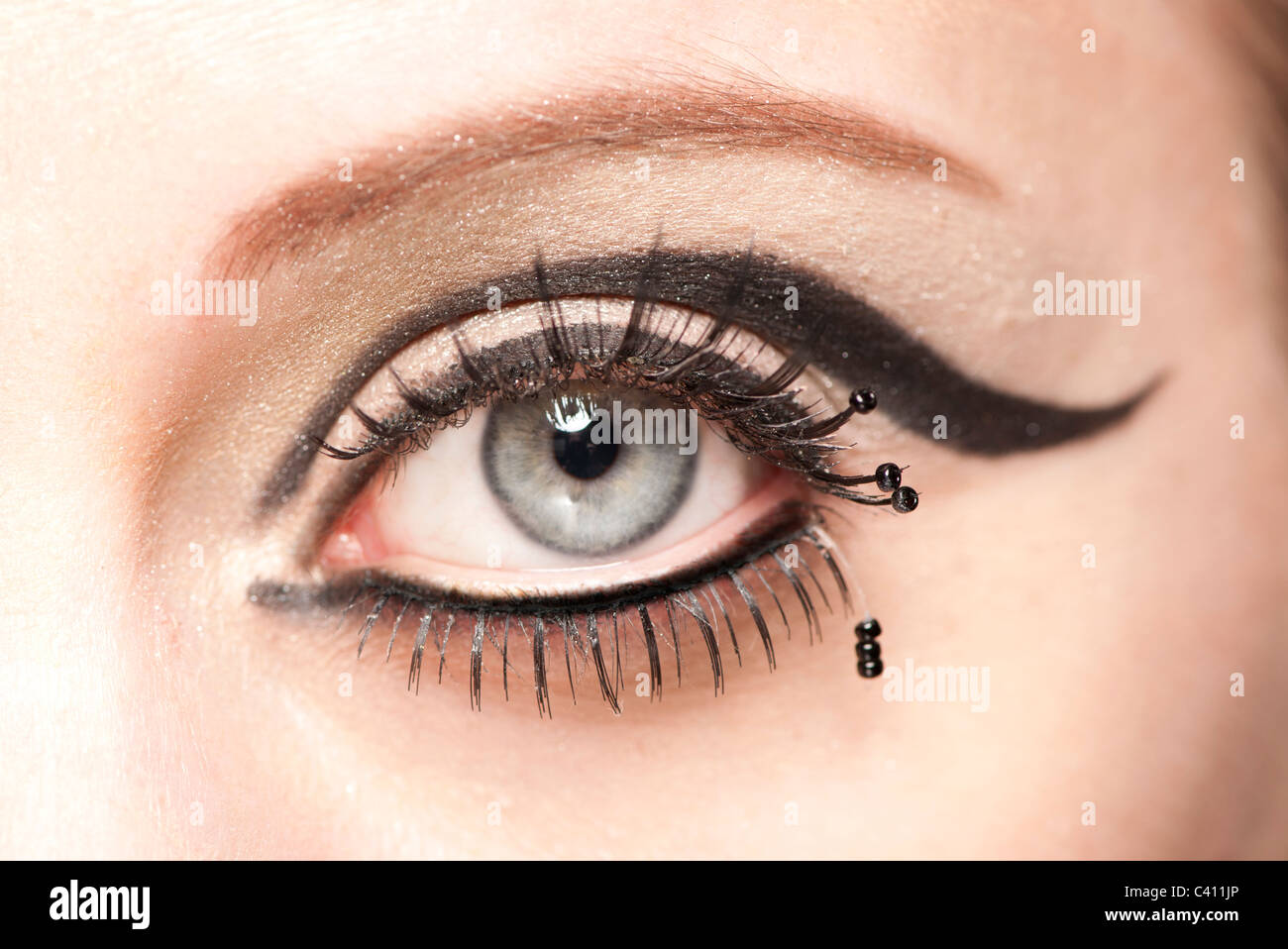 False eyelashes hi-res stock photography and images - Alamy