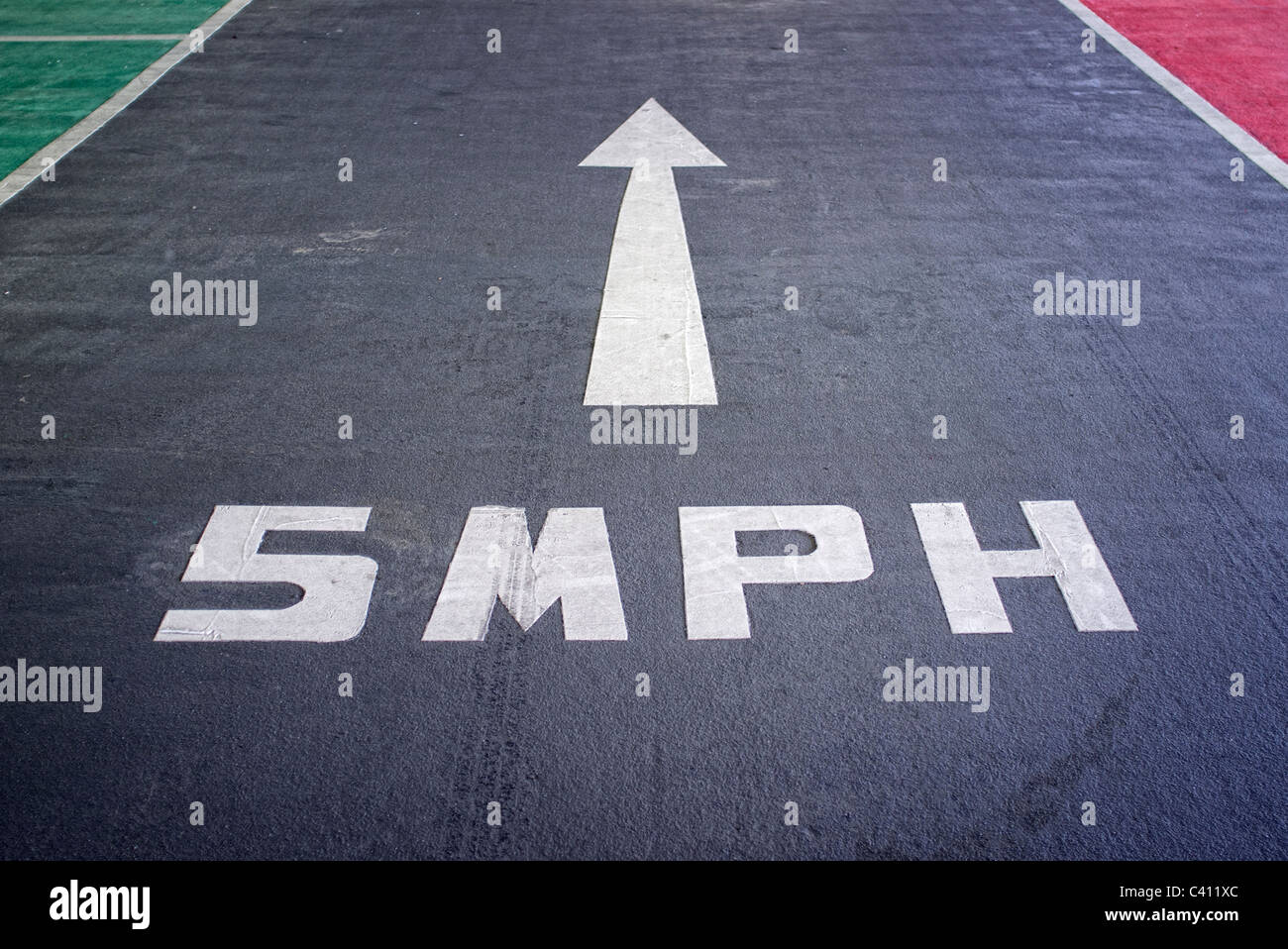 Arrow sign hi-res stock photography and images - Alamy