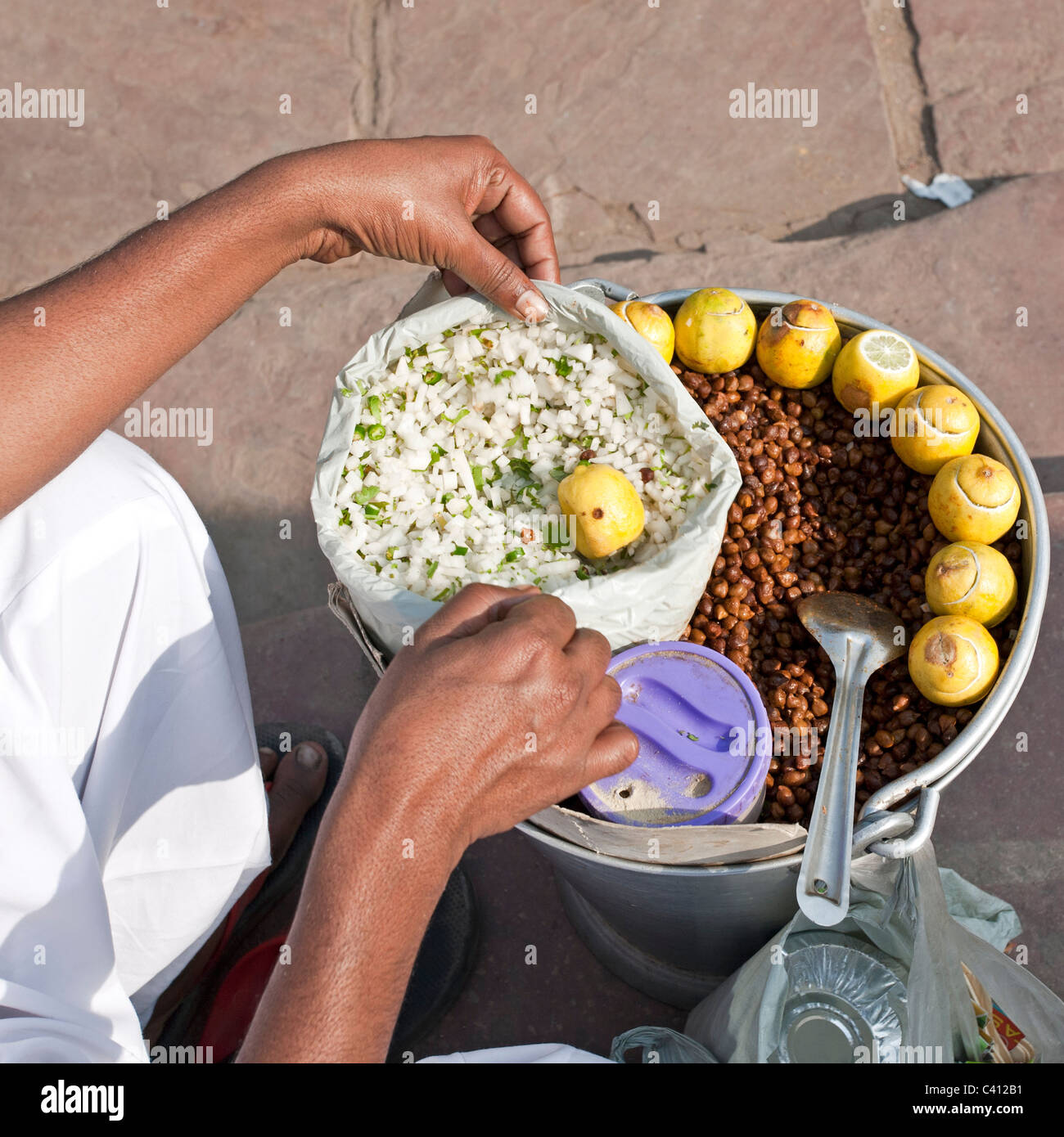 Snacks seller. New Delhi. India Stock Photo - Alamy