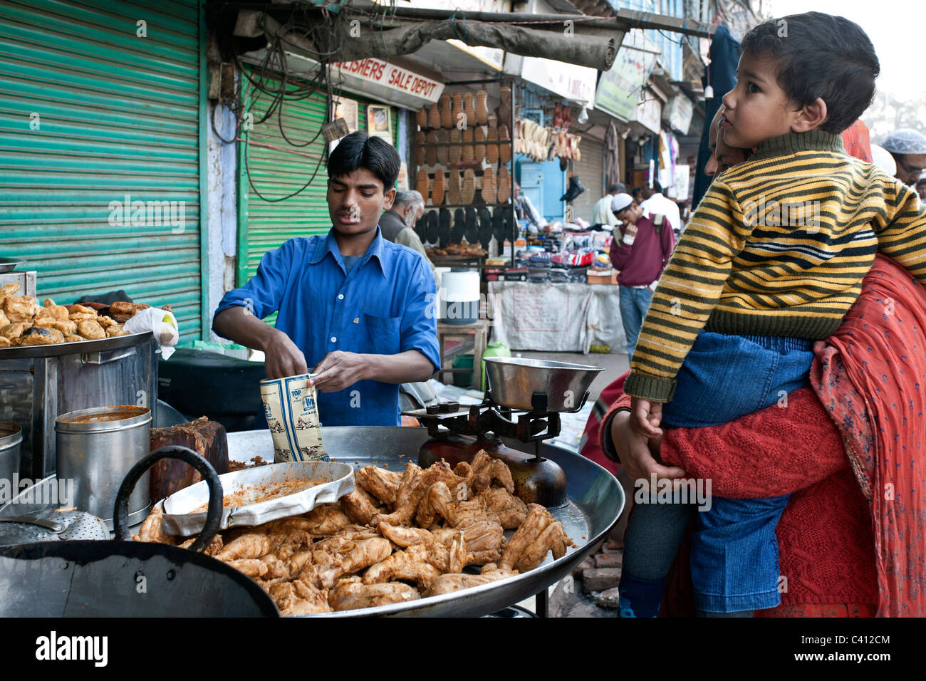 Man selling fried chicken. New Delhi. India Stock Photo - Alamy