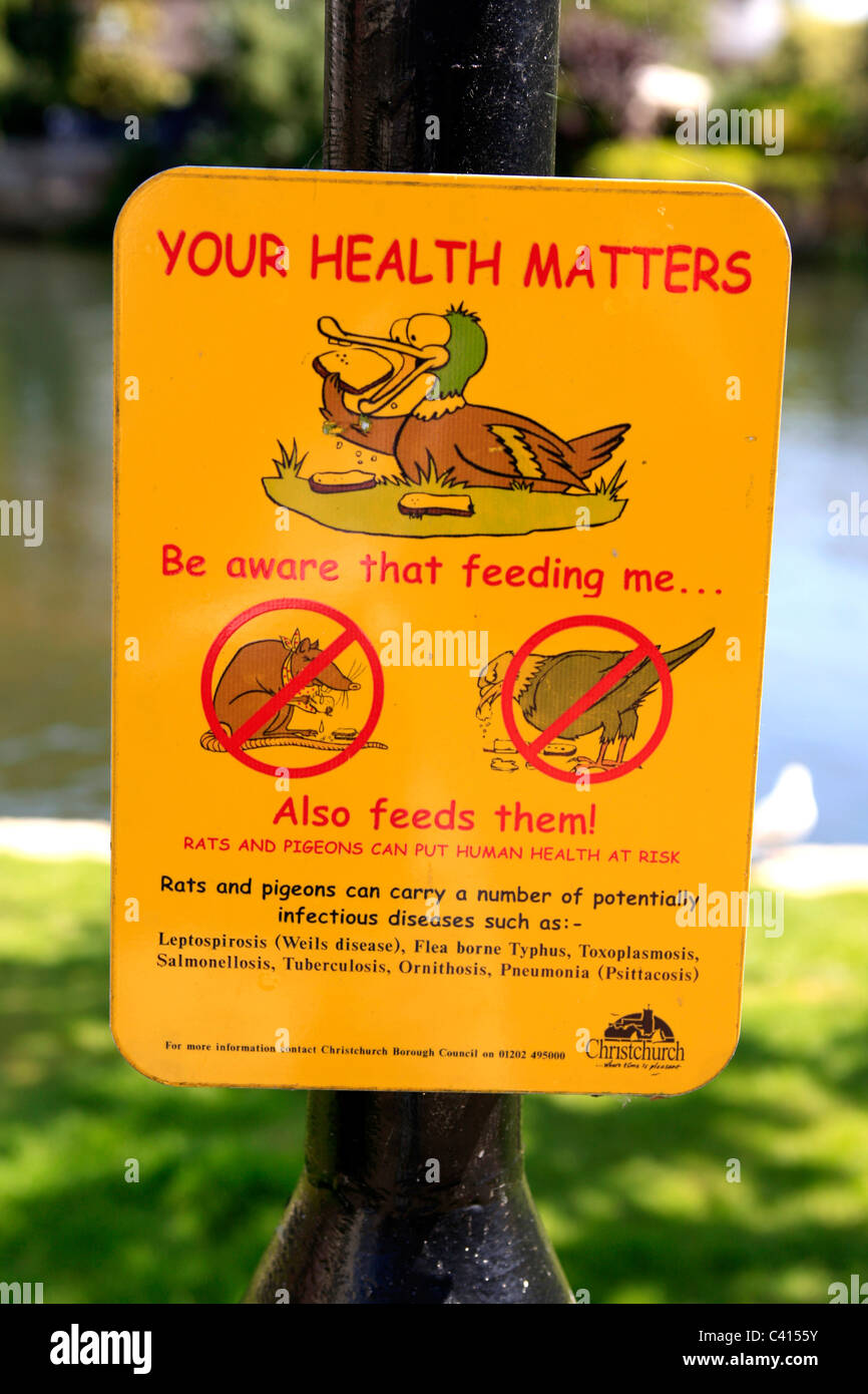 Health sign regarding feeding the ducks Stock Photo - Alamy