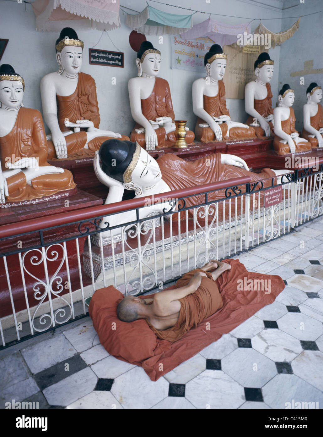 Buddha, Burma, Asia, Holiday, Landmark, Monk, Myanmar, Shwedagon pagoda ...