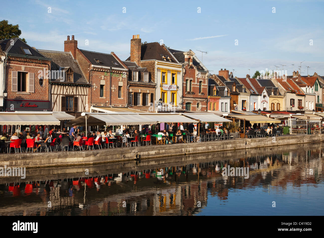 Riverside restaurants france hi-res stock photography and images - Alamy