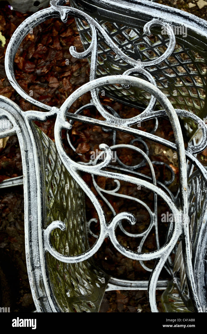 PantGlas retreat. Garden seat interlocked Stock Photo - Alamy