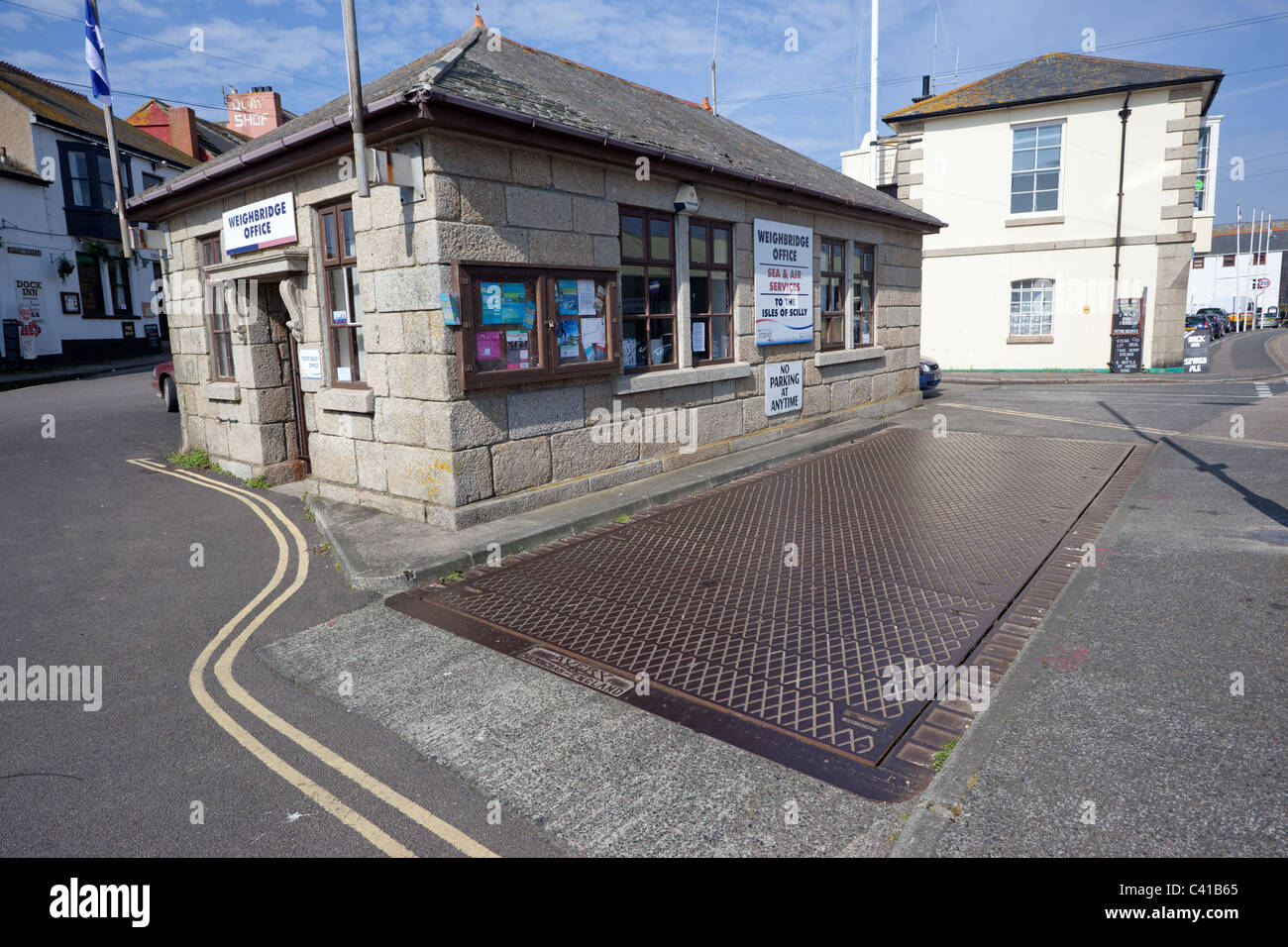 Weighbridge office hi-res stock photography and images - Alamy