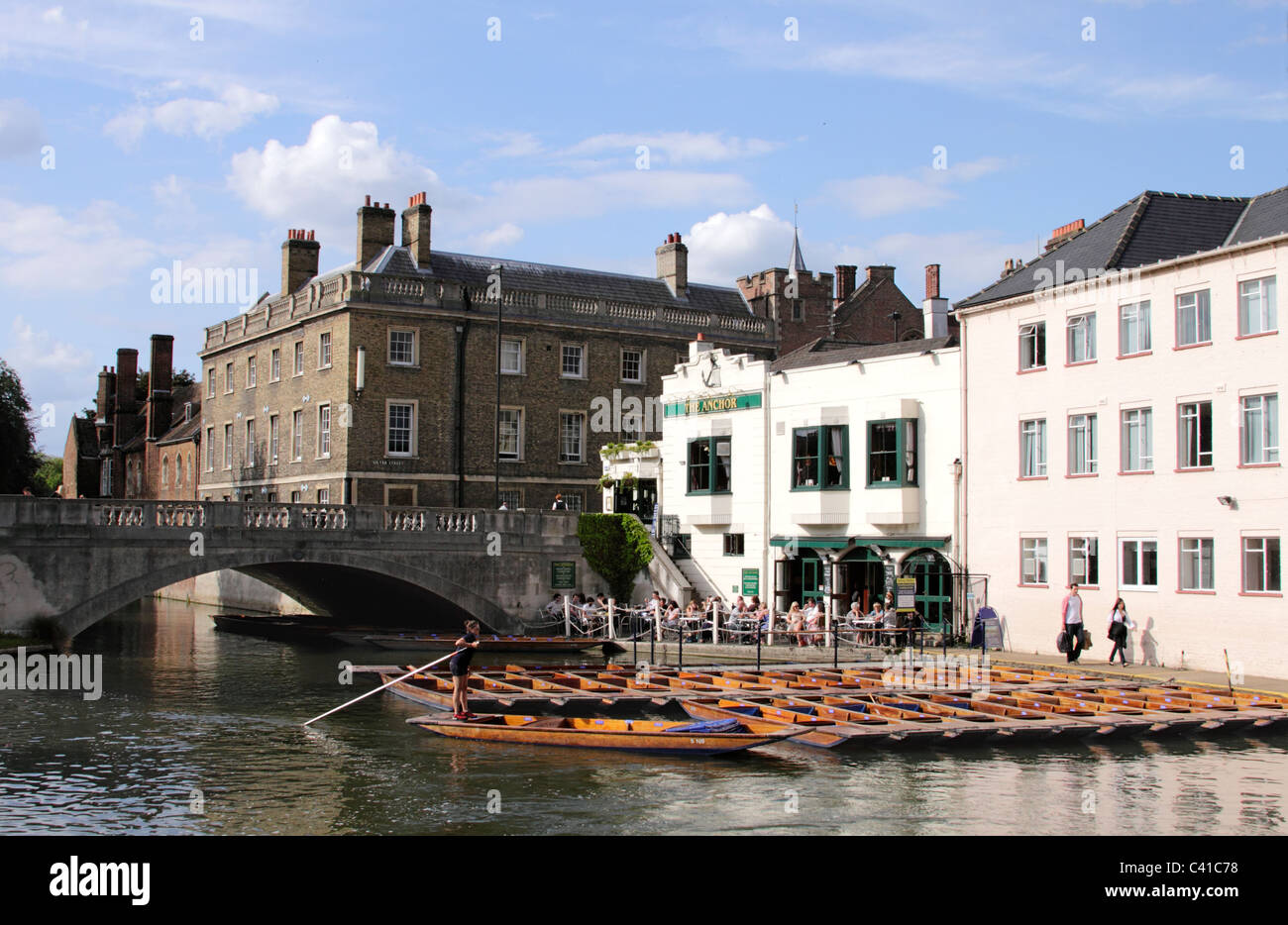 Punts moored near The Anchor Pub and Silver Street Bridge Cambridge ...