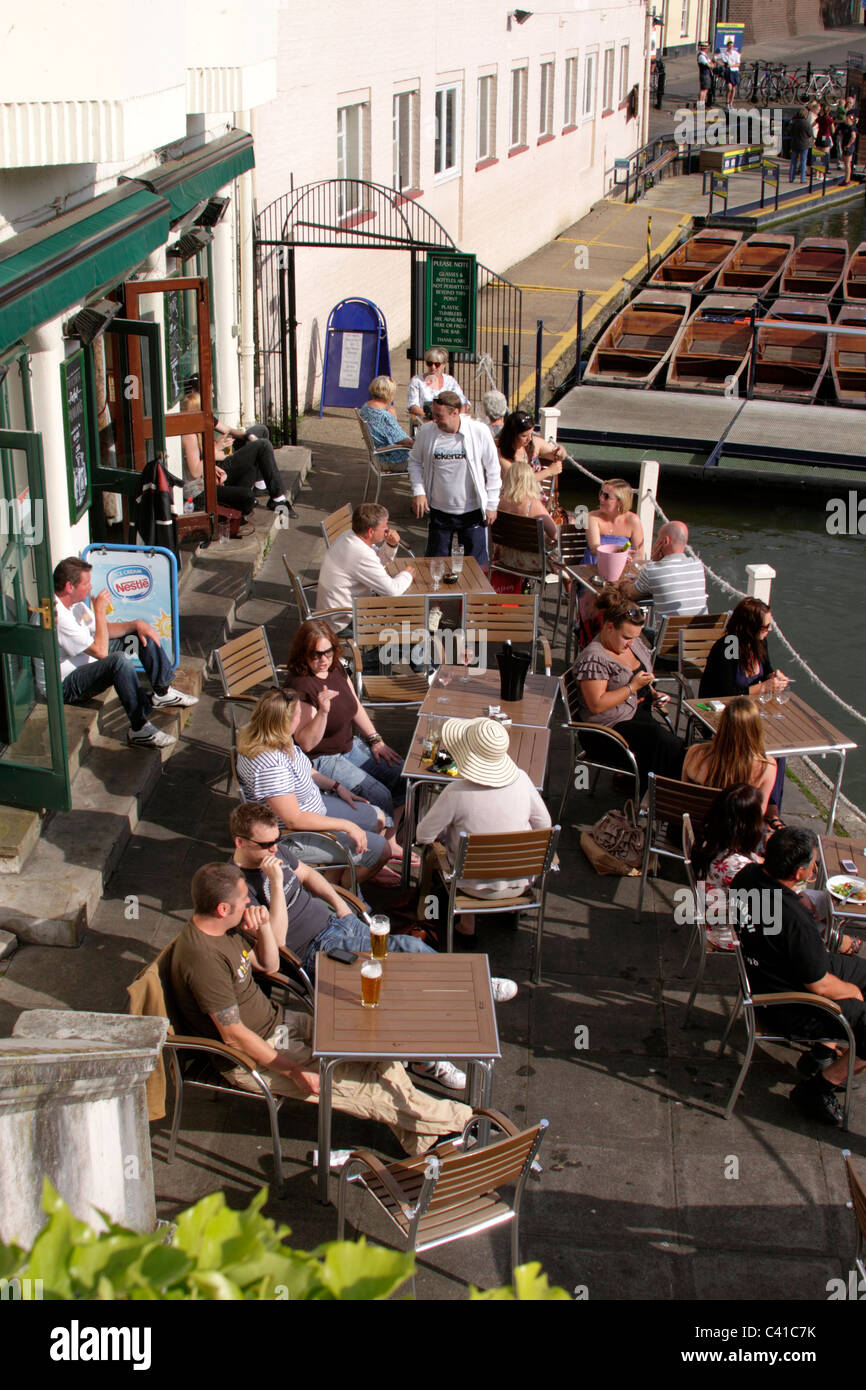 People drinking at The Anchor Pub Cambridge Stock Photo - Alamy