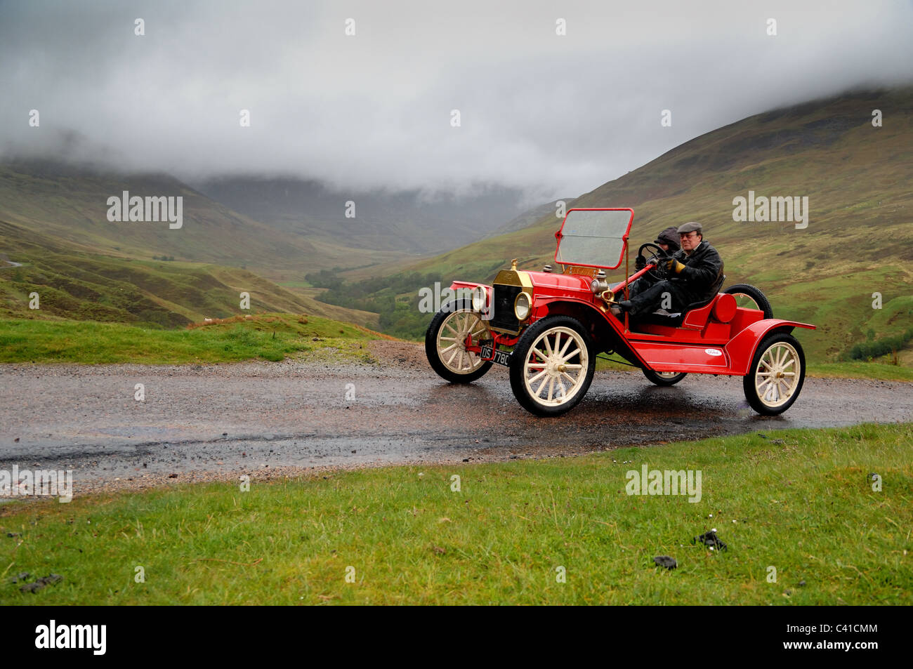Car tar road mountains hi-res stock photography and images - Alamy