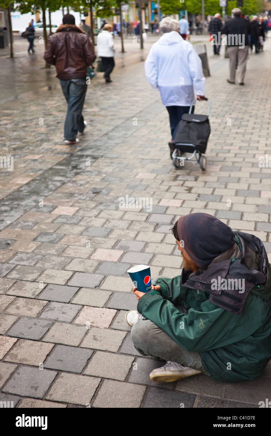 Ignoring a begger hi-res stock photography and images - Alamy