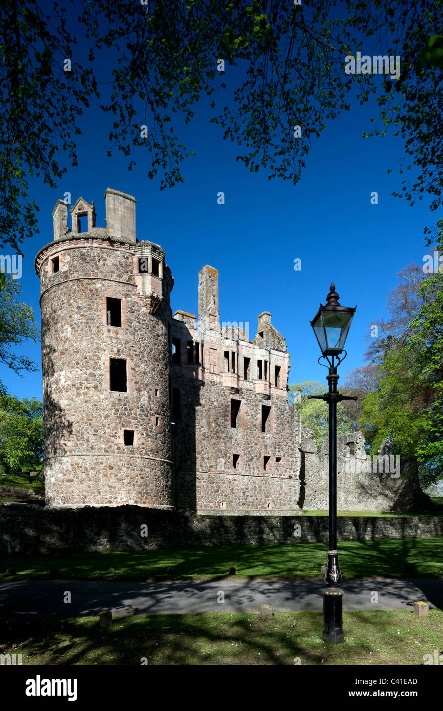 Scottish castle ruins hi-res stock photography and images - Alamy