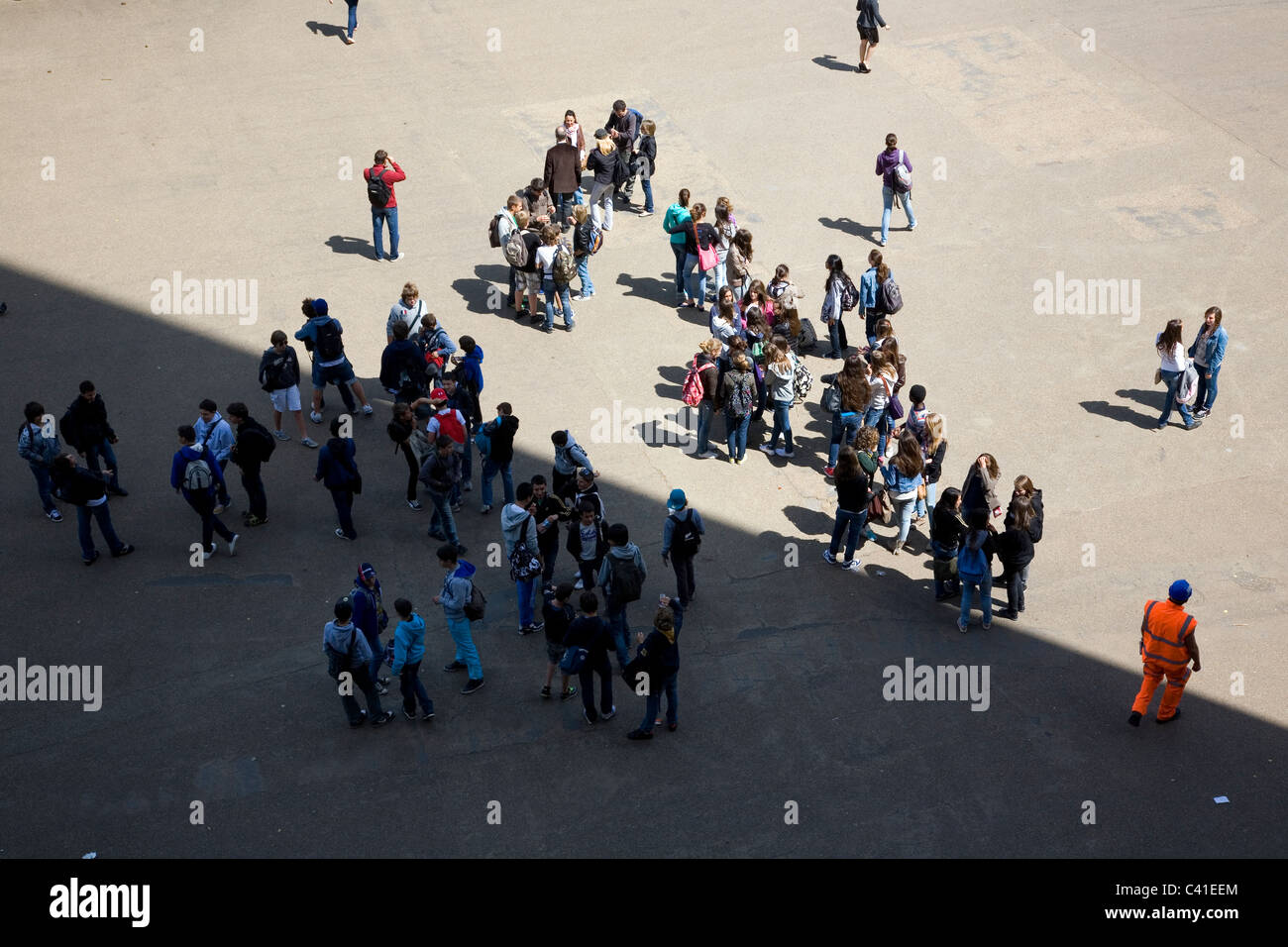 Tate modern crowd hi-res stock photography and images - Alamy