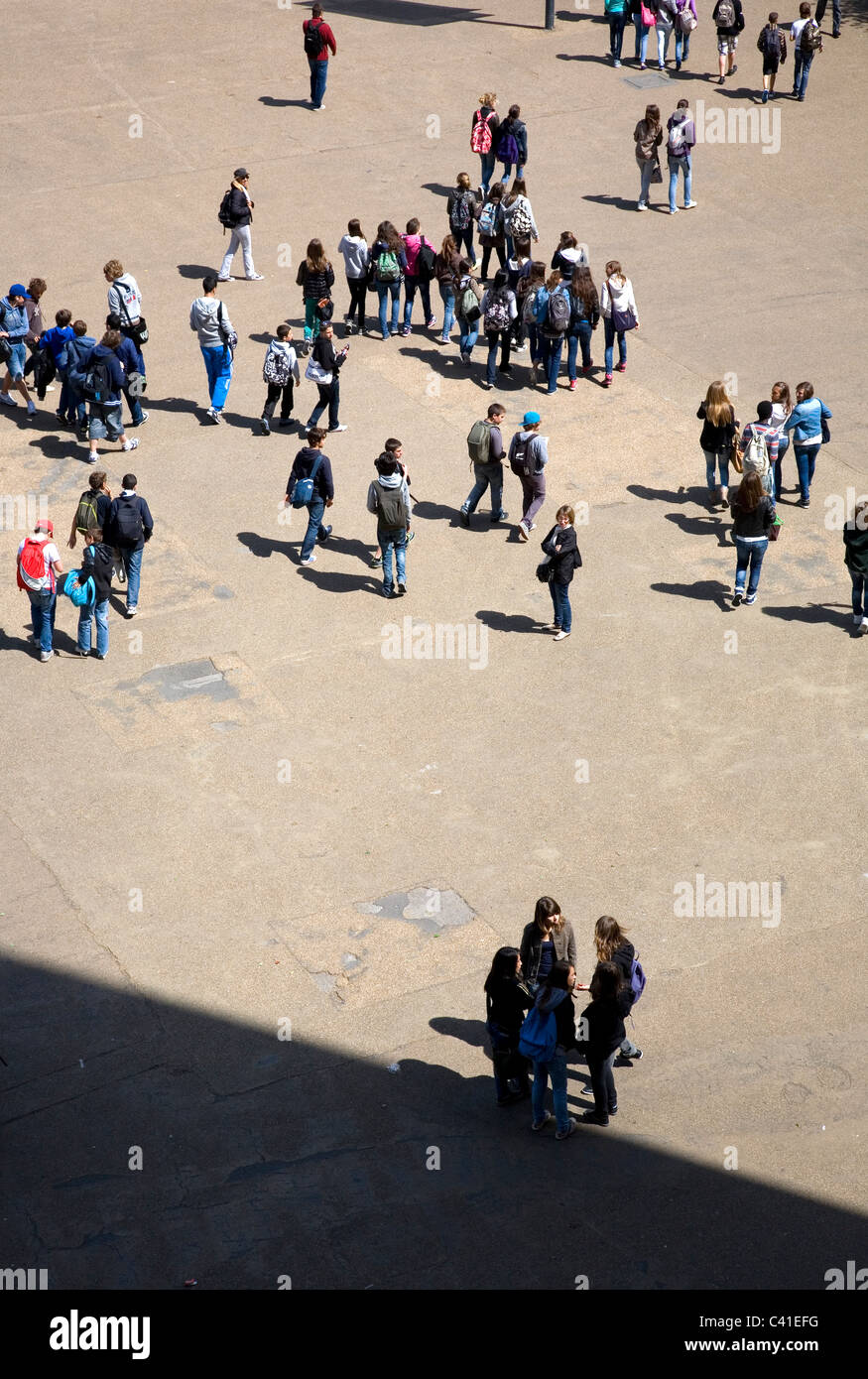 Tate modern crowd hi-res stock photography and images - Alamy
