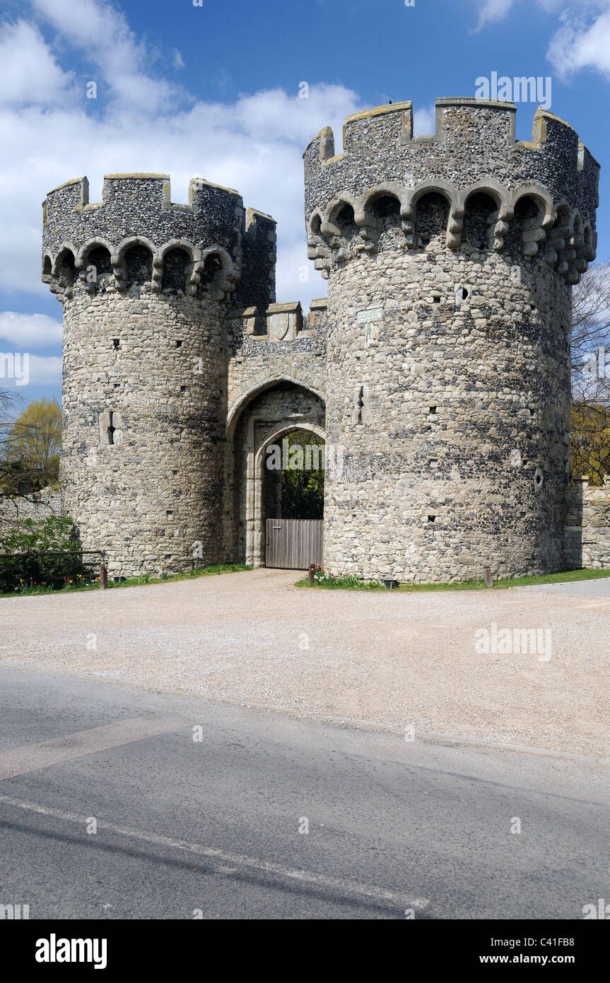 The gateway of Cooling Castle, in Cooling, Kent, England Stock Photo ...