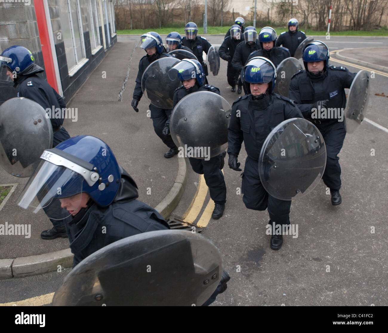 Metropolitan riot police officer hi-res stock photography and images ...
