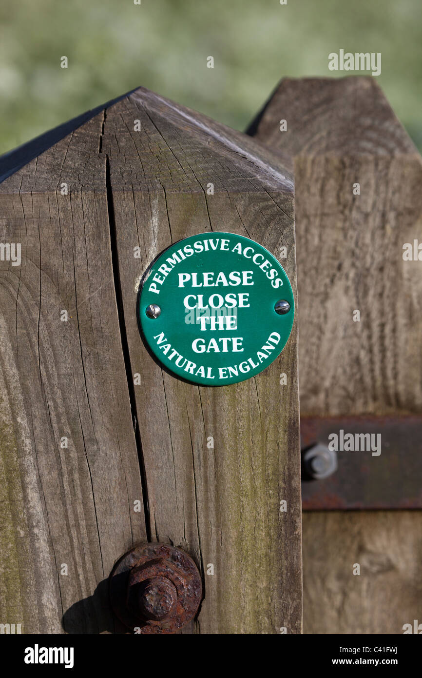 Access sign gate hi-res stock photography and images - Alamy