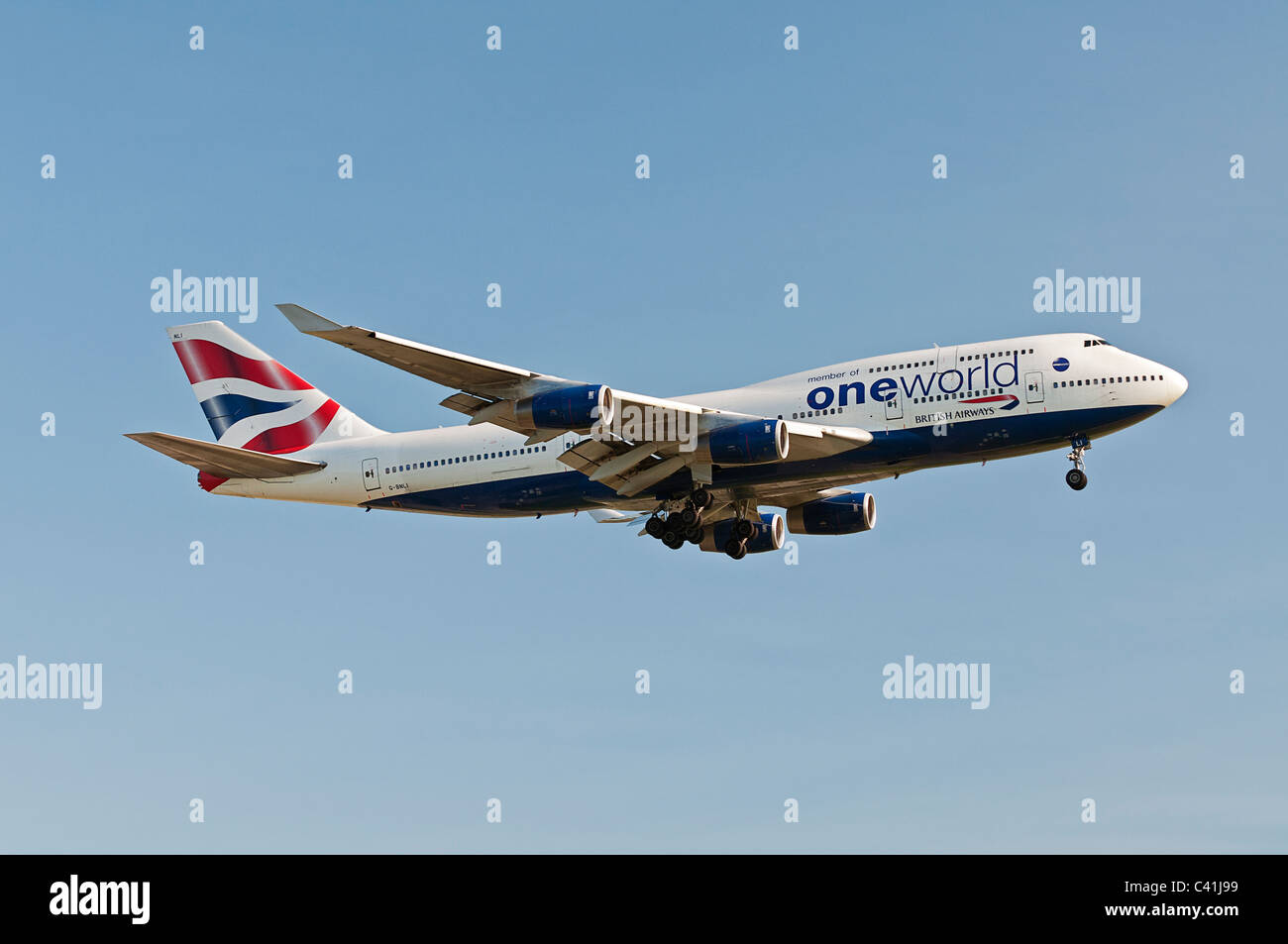 British Airways Boeing 747-400 jet airliner on final approach for ...