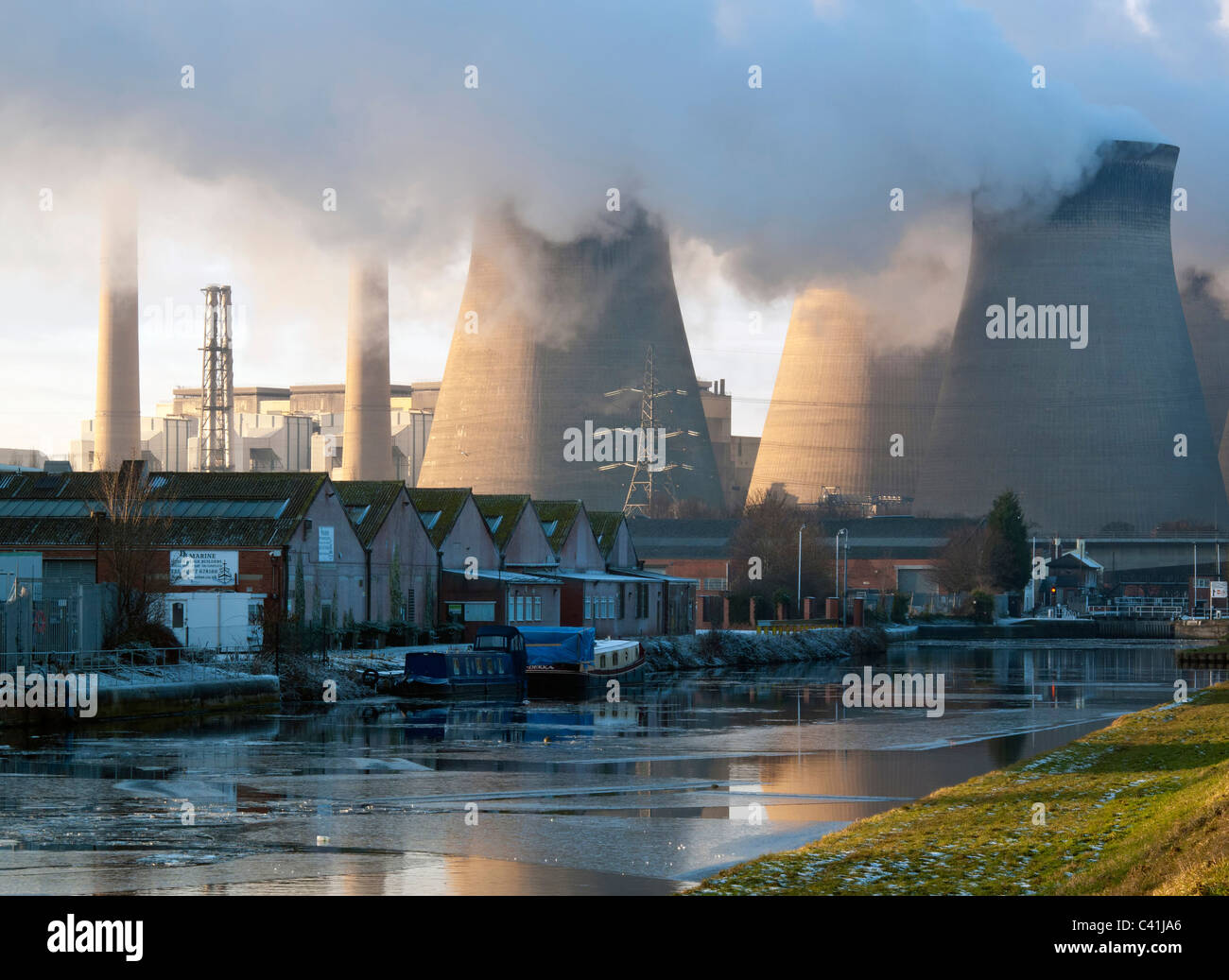Ferrybridge hi-res stock photography and images - Alamy