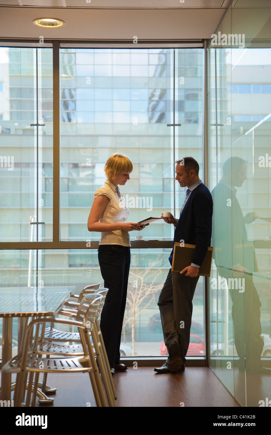 Colleagues discussing work over coffee Stock Photo - Alamy