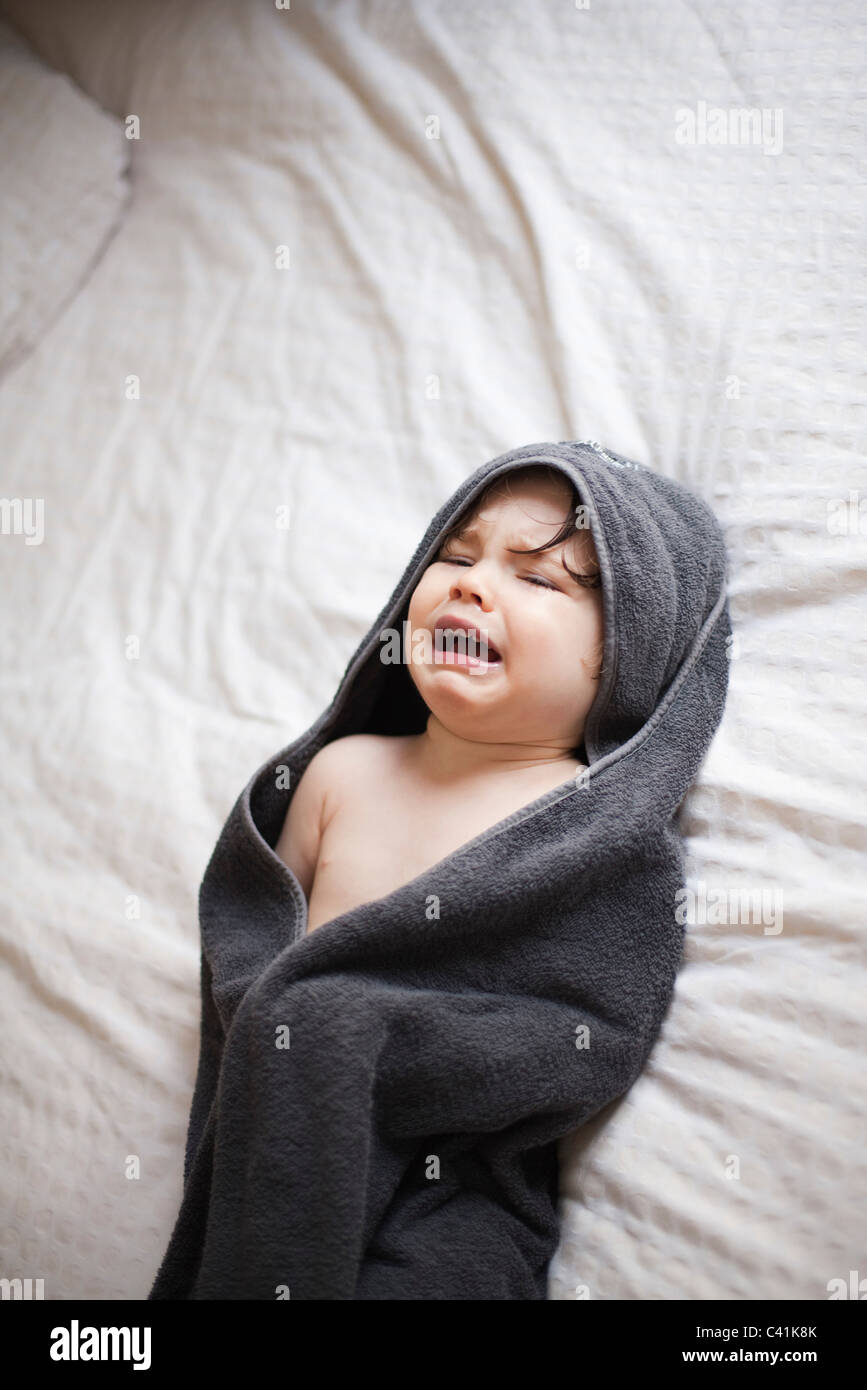 One back view crying hi-res stock photography and images - Alamy