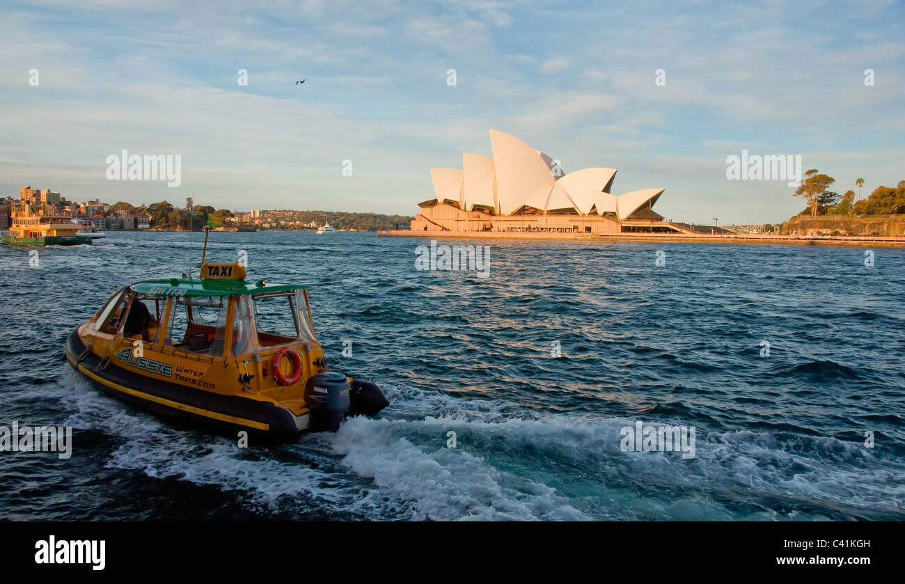 SYDNEY, AUSTRALIA AUGUST 17: View of the Opera House most famous ...