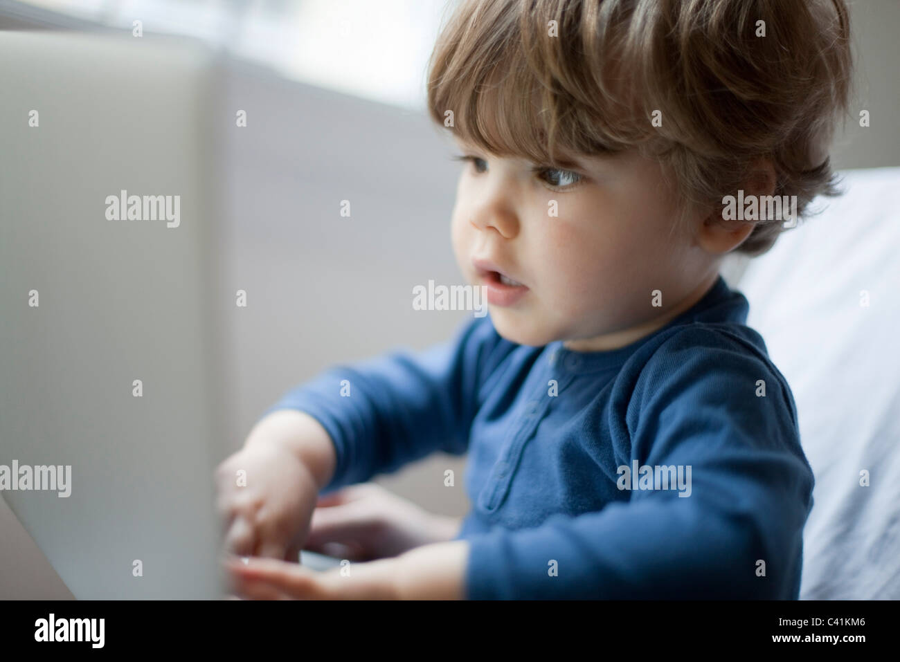 3 boys with computer game hi-res stock photography and images - Alamy