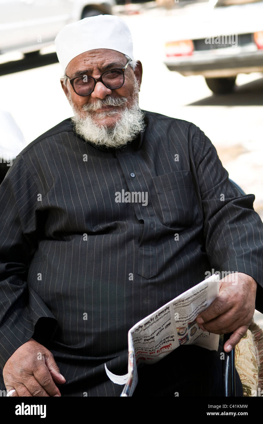 Portrait of an Egyptian man in the narrow market streets of Cairo Stock ...