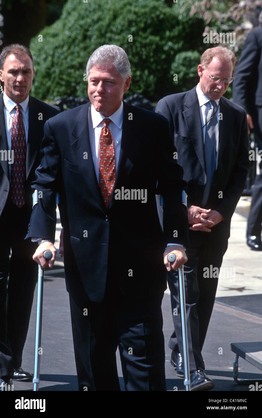 Bill clinton crutches hi-res stock photography and images - Alamy