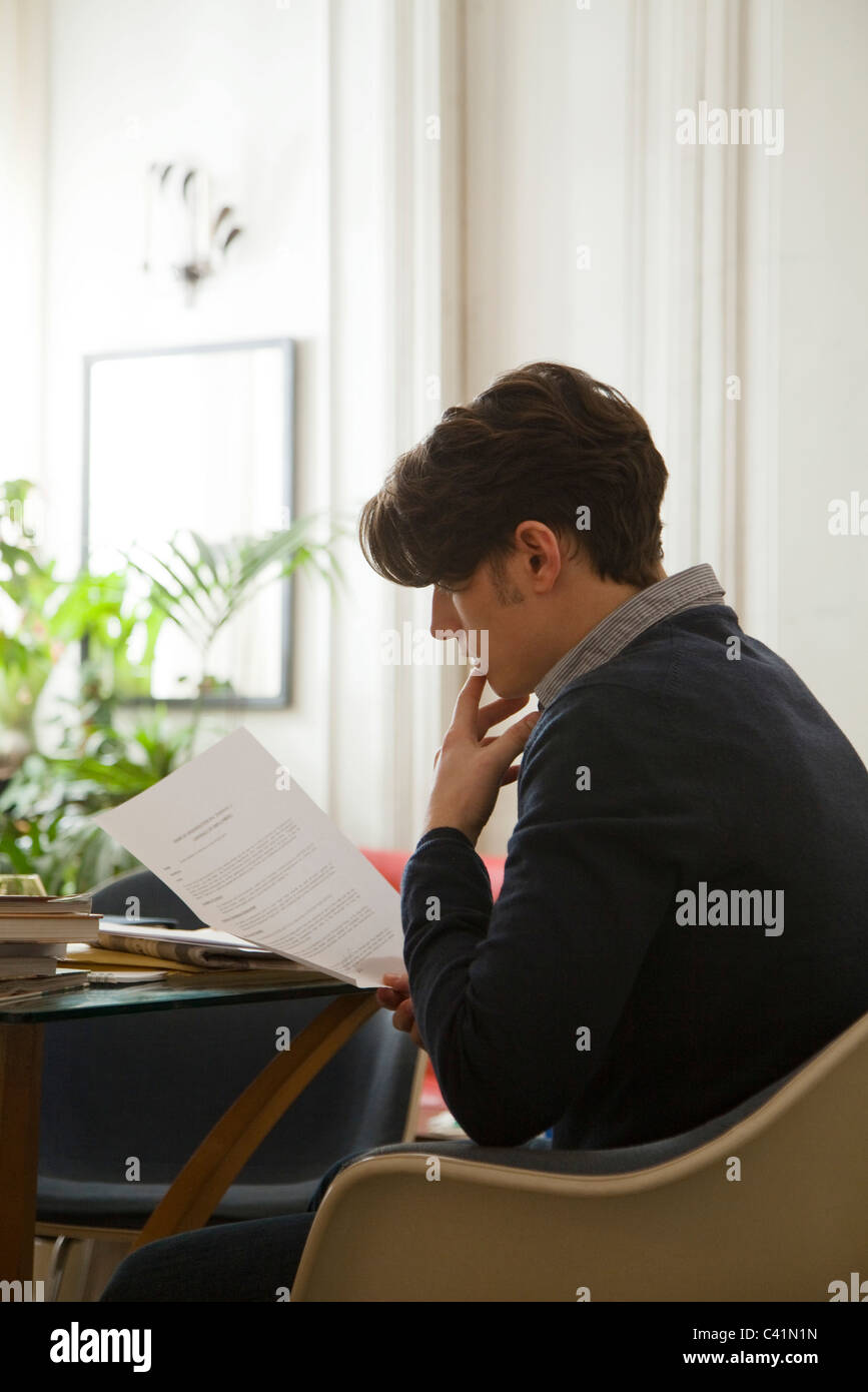 Contract issues hi-res stock photography and images - Alamy