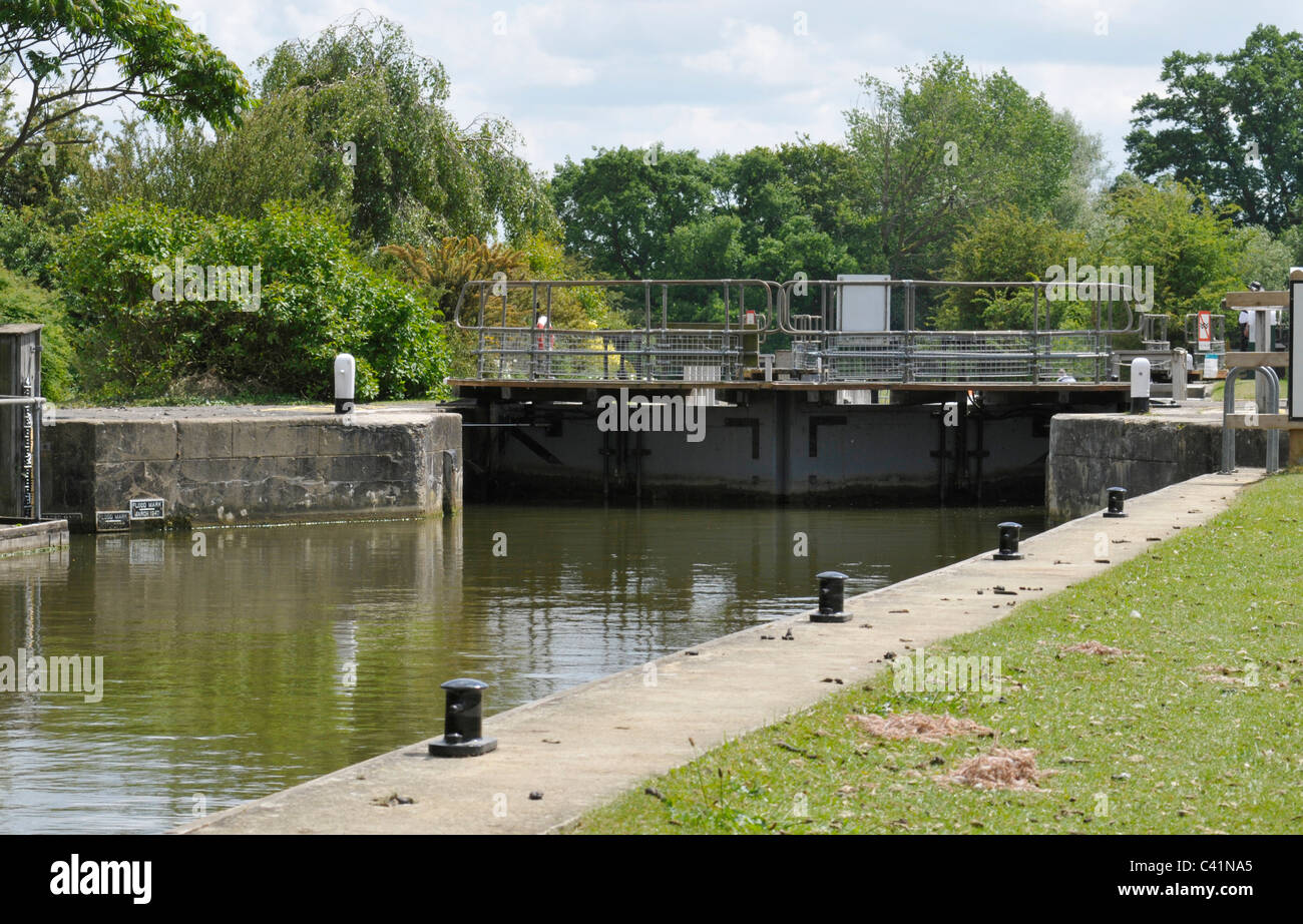 Godstow Lock on River Thames, Wolvercote, Oxfordshire, UK Stock Photo ...
