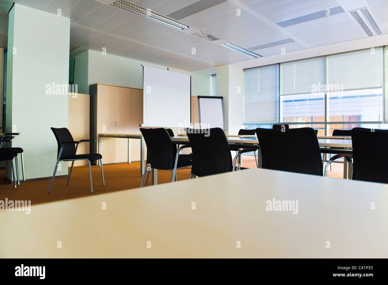 Empty conference room Stock Photo - Alamy