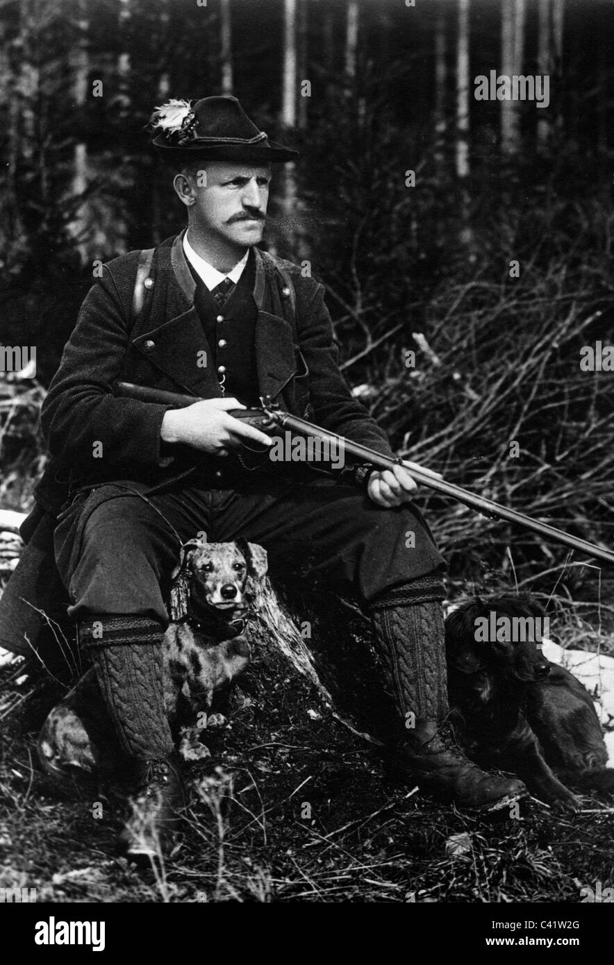 hunting, hunter, full length, sitting, photo by Studio Ostermayr ...