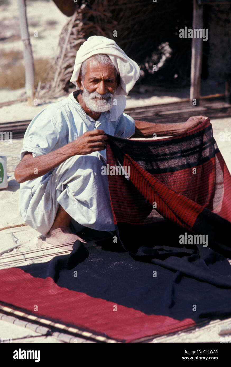 One of the last old Arab weavers in Bahrain, 1975 Stock Photo - Alamy