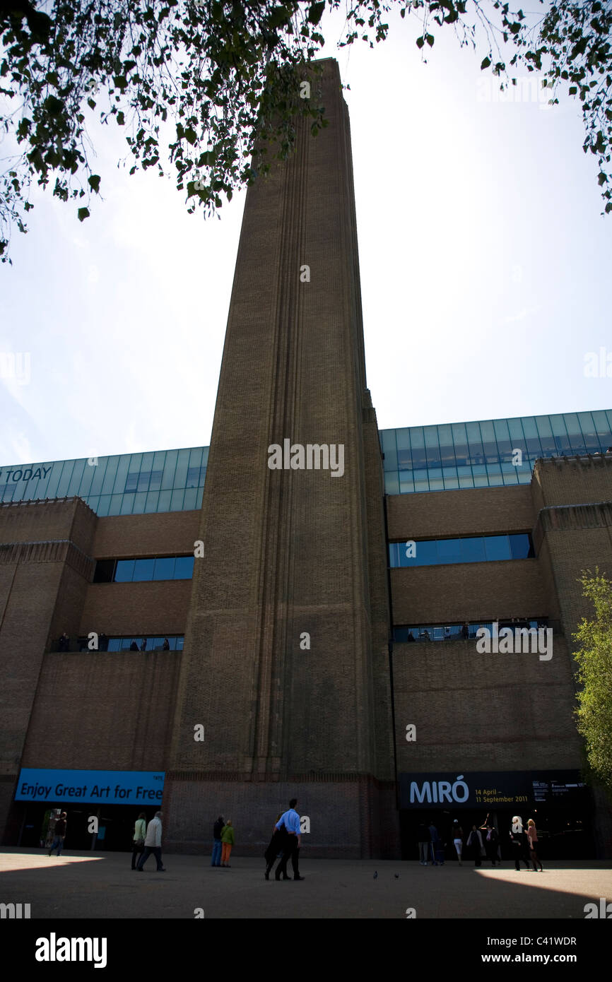 Tate modern entrance hi-res stock photography and images - Alamy