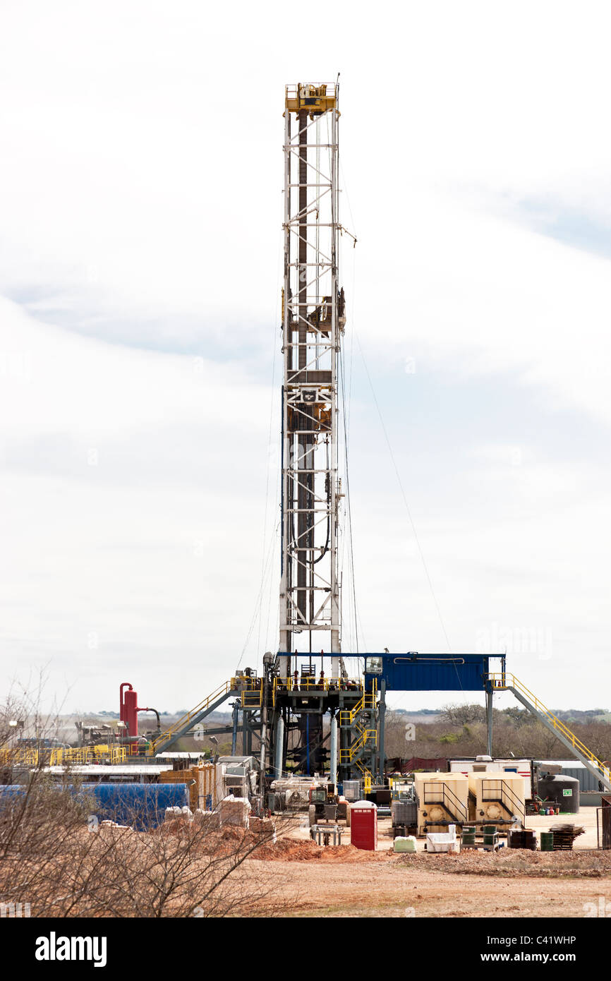 Fractional distillation hi-res stock photography and images - Alamy