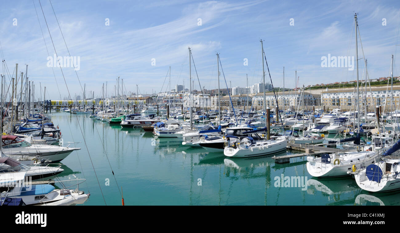 Yachts marina brighton hi-res stock photography and images - Alamy